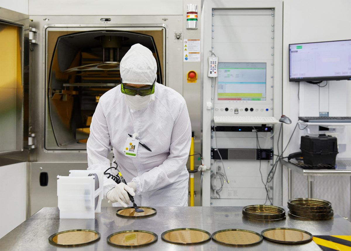Apple awards an additional $410 million from its Advanced Manufacturing ...