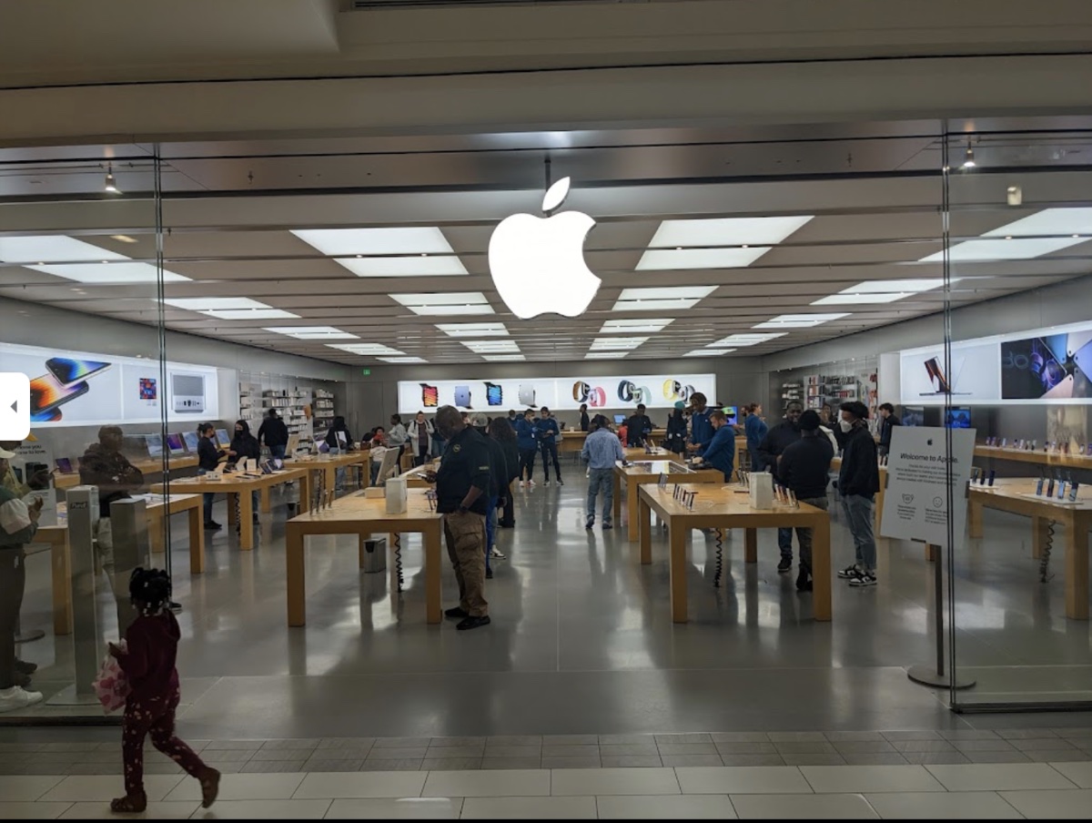 Apple workers at Atlanta retail store to file for union election today ...
