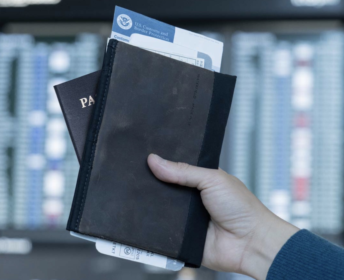 WaterField Designs Introduces Magnetic Passport Wallet - MacTech.com
