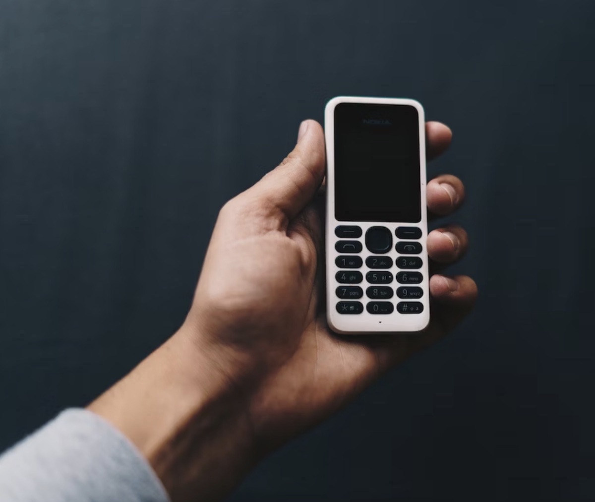 The iPhone’s newest competitor may be … feature phones!? - MacTech.com