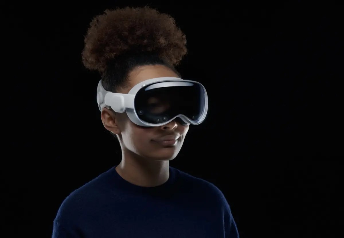 The Apple Vision Pro may offer supplemental lighting for dim ...