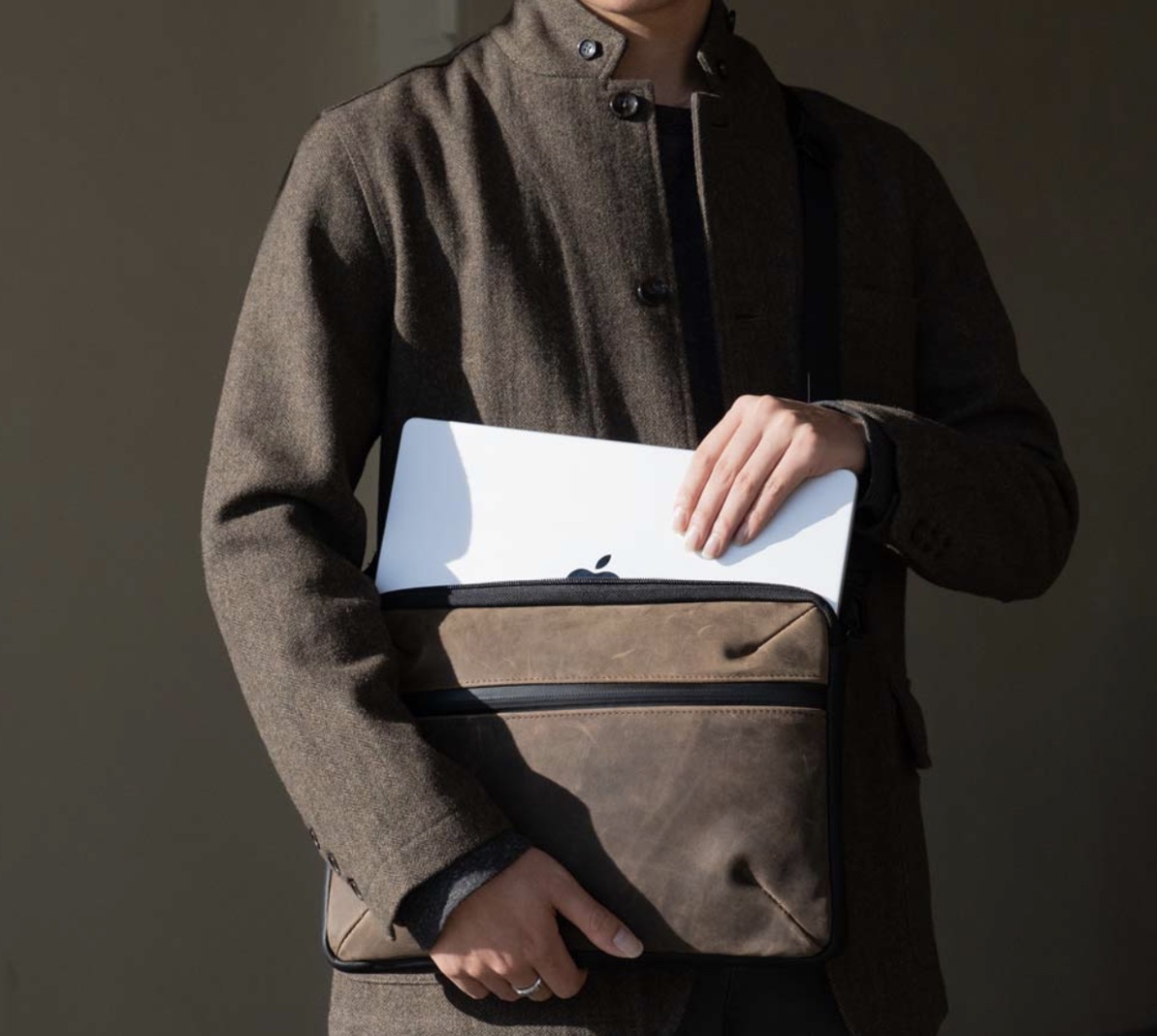 WaterField Designs announces Mason Laptop Crossbody - MacTech.com