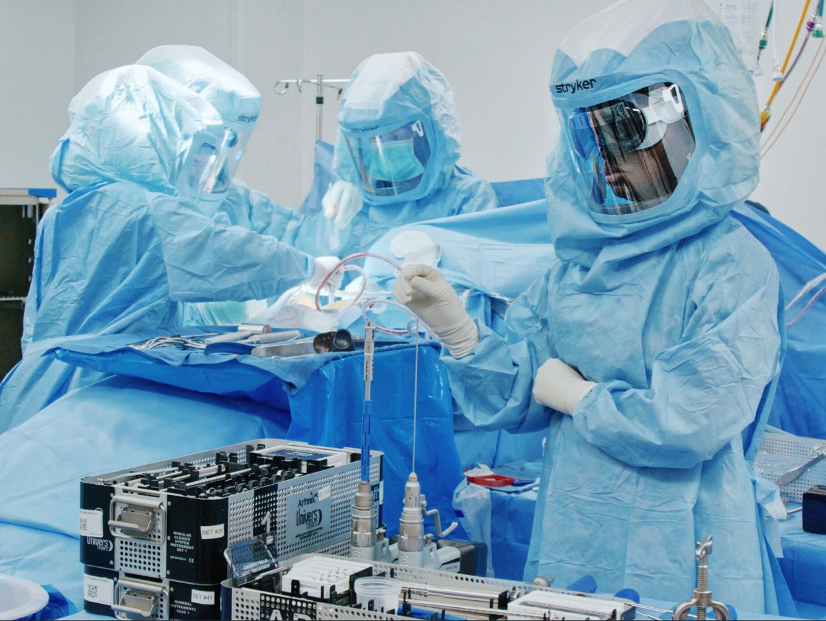 eXeX, AdventHealth Surgery Center using the Apple Vision Pro in Joint ...